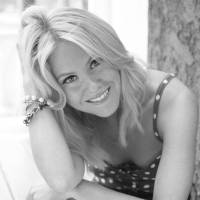 Laura (Singer): Unique female vocalist