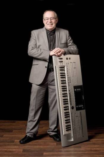 Hire Pianists & Keyboardists for Weddings or Events