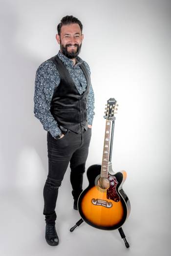 Hire Singers & Vocalists: Book a Solo Vocalist (or Duo/Trio)