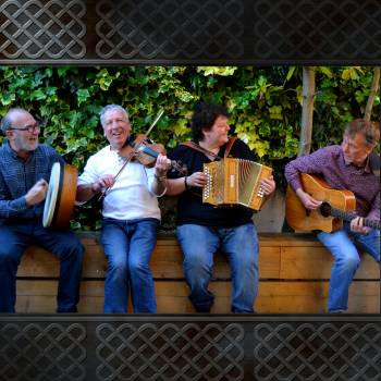 Book Barn Dance Bands: Hire a Band for a Barn Dance