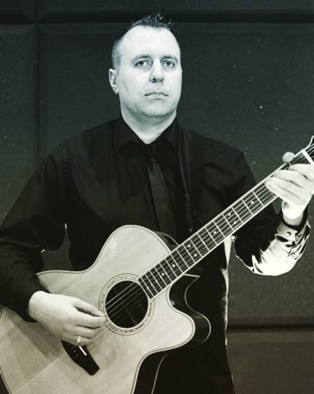 Gavin Clarke - Solo Singer/Guitarist | Last Minute Musicians