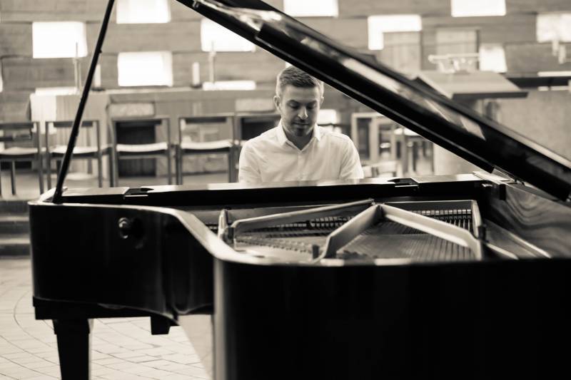 Paul Pianist: A versatile pianist with an extensive repertoire