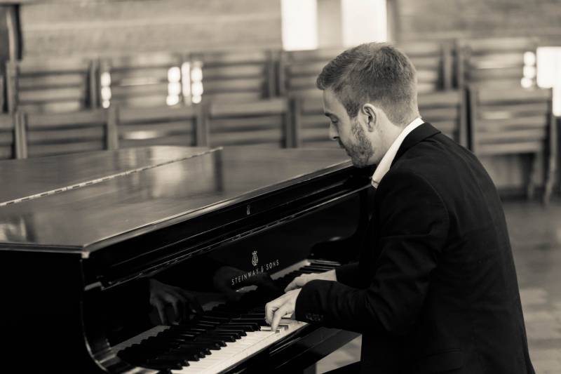 Paul Pianist: A versatile pianist with an extensive repertoire