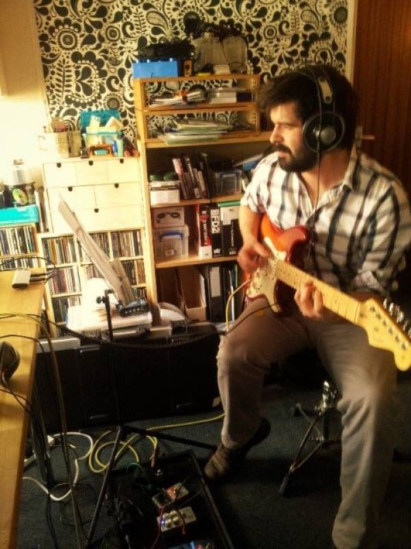 Martin McConnell | Guitar/Vocals | Last Minute Musicians