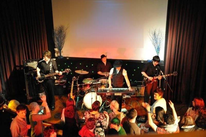 Martin McConnell | Guitar/Vocals | Last Minute Musicians