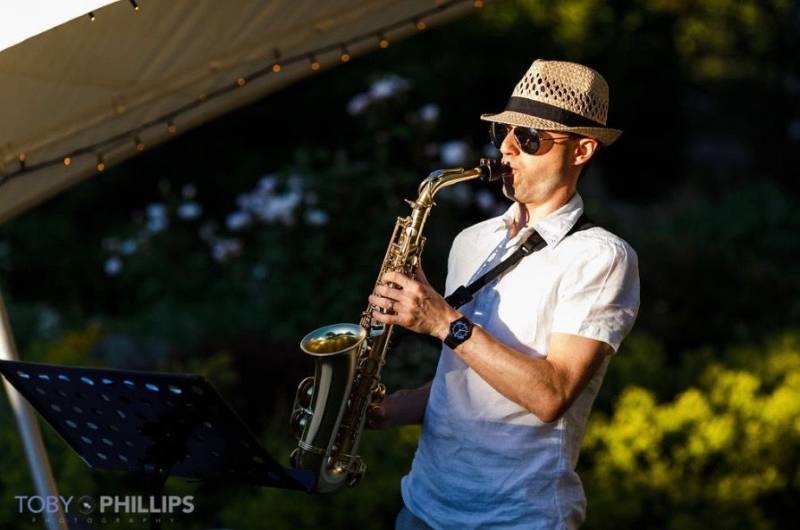 Sussex Saxophonist (Thomas Joris) | Last Minute Musicians