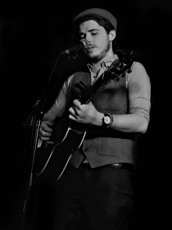 Thomas Charles: One-piece function band - all genres, all eras, all events!