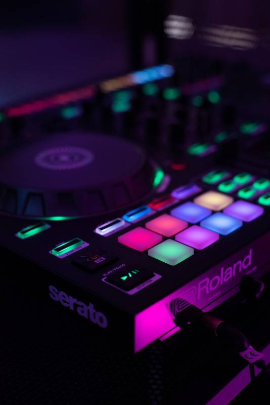 DJ Shel: Experienced DJ for all occasions!