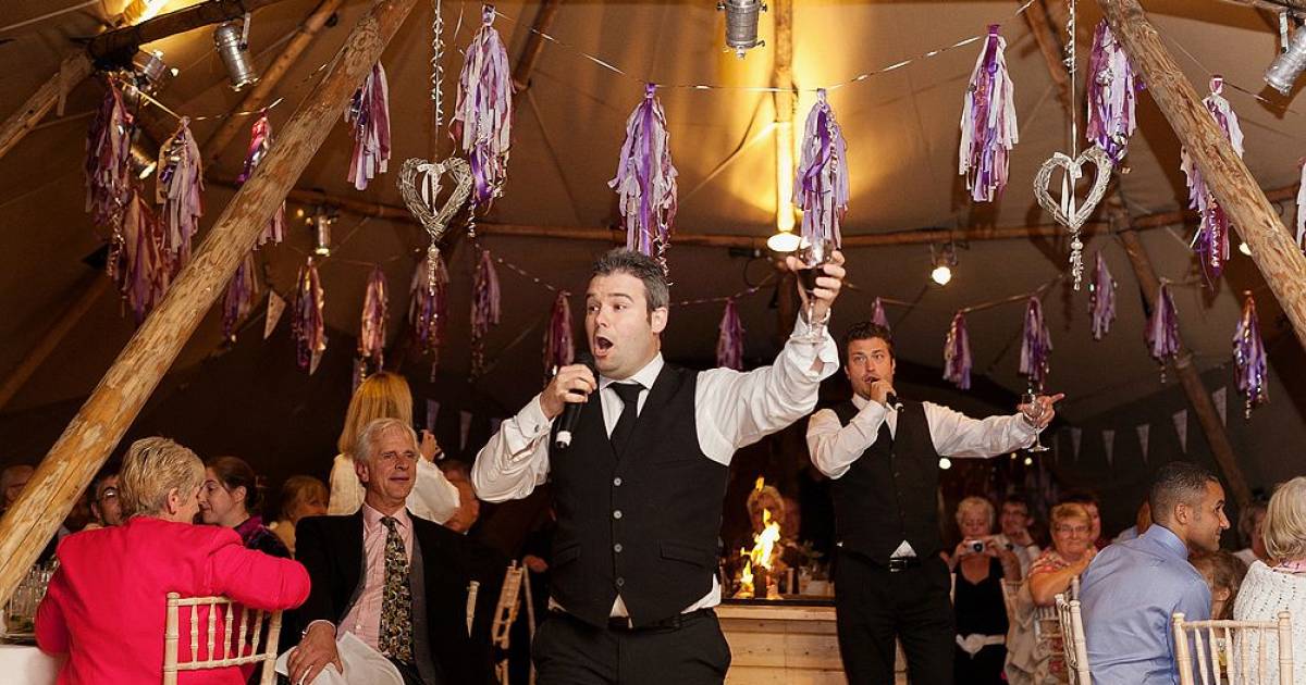 Last Minute Singing Waiters: Outstanding, fun and surprising duo, trio ...