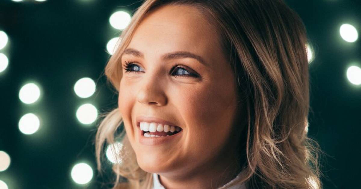 Julia (Soprano): Classical Crossover Soprano perfect for any special ...