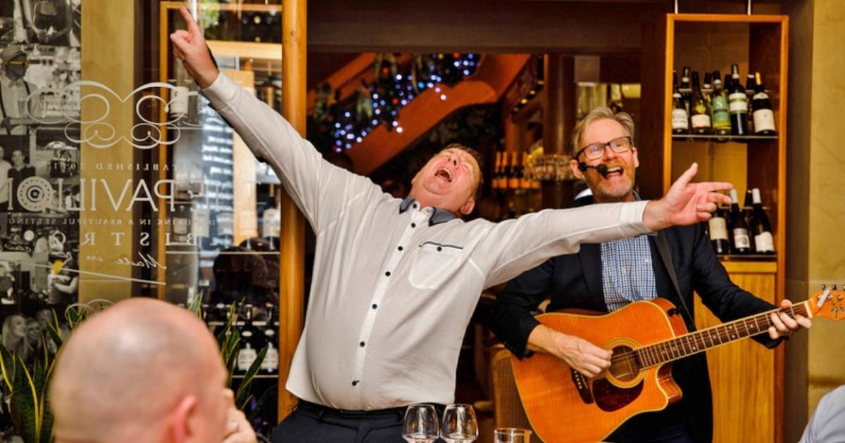 Ged Ryan: fantastic versatile guitar vocal | Last Minute Musicians