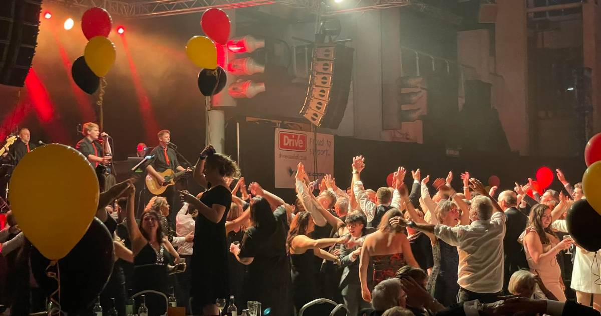 Station 2 Station Duo and Band | Last Minute Musicians