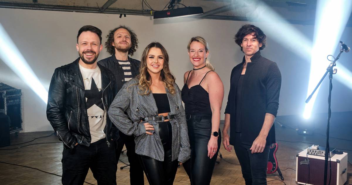 The Hi-Fives: High-quality and experienced 5-piece live band with male ...