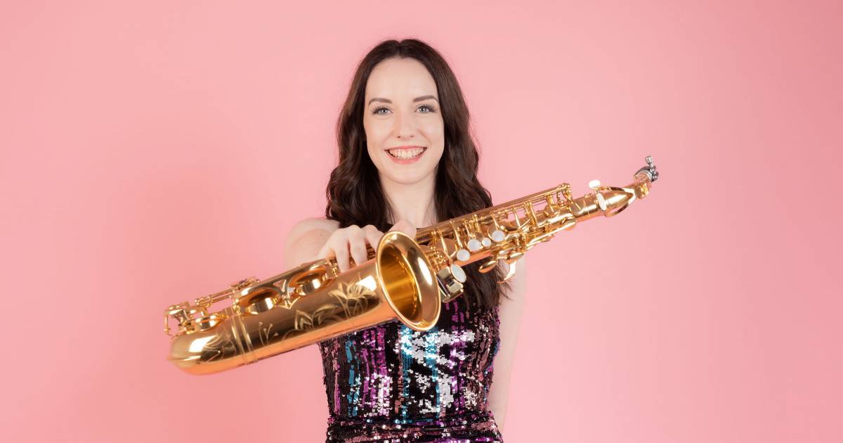 Emma (Saxophonist): Professional Female Saxophonist