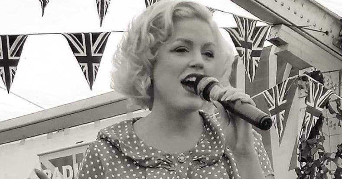 The Vintage Singer: Outstanding vintage style singer with huge repertoire!
